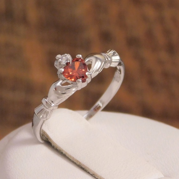 The Irish Gem | Jewelry | Dainty Irish Claddagh Ring With Garnet 925 ...